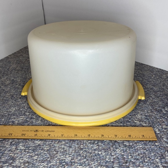 Tupperware | Kitchen | Vintage Tupperware Mini Cake Or Cupcake Carrier ...